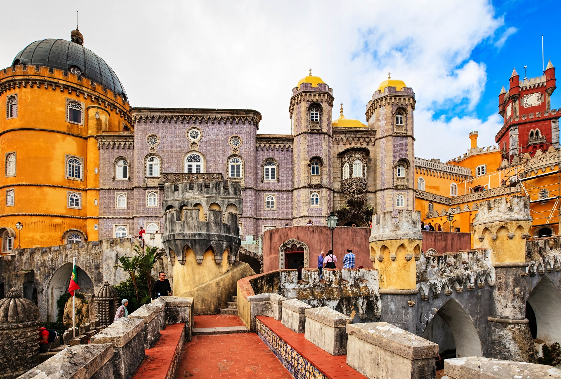 Malerischer Palacio Nacional da Pena nahe Lissabon | Holidayguru.ch